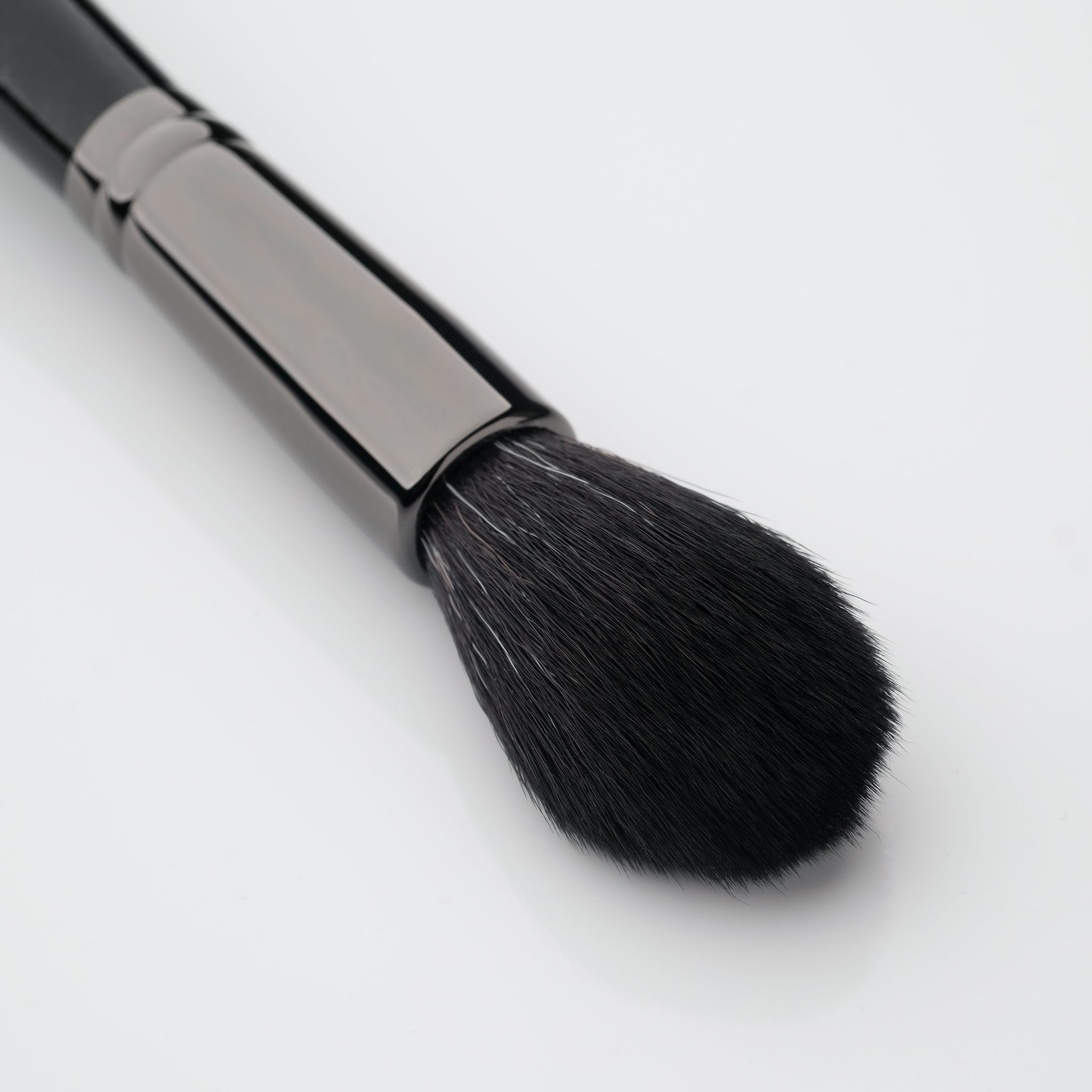 Z2: POINTED POWDER BRUSH